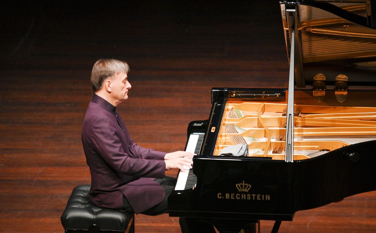 Nächtliche Gedanken: Sir Stephen Hough konzertierte in der Victoria ...