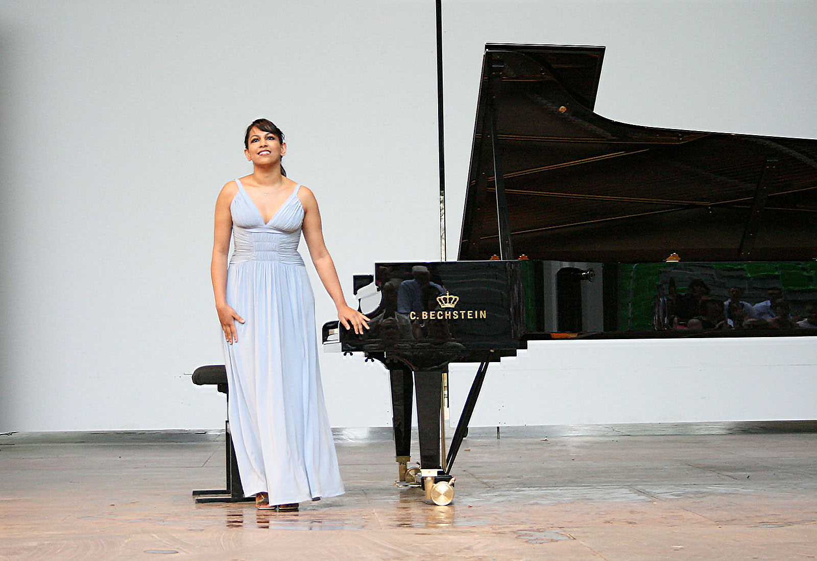 Shani Diluka • biographie pianiste • C. Bechstein